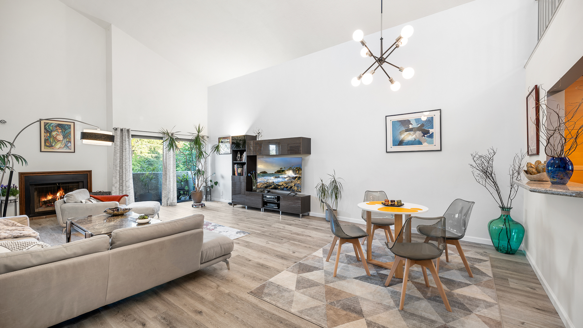 12401 Moorpark St #302